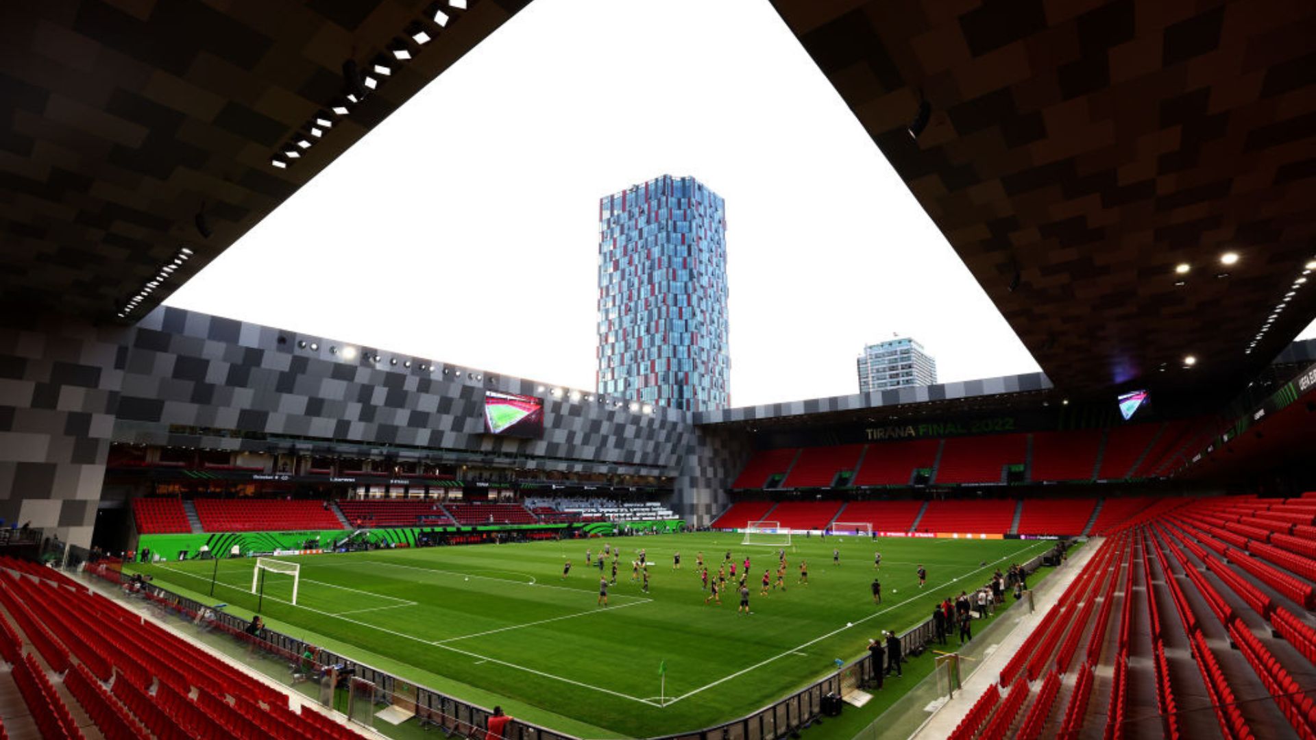 Conference League define grupos e agita torcedores; veja como foi ...