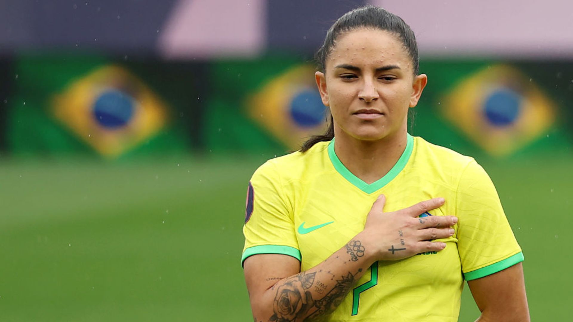 Campeã do mundo com os EUA sai em defesa de Debinha: "Não vejo ...