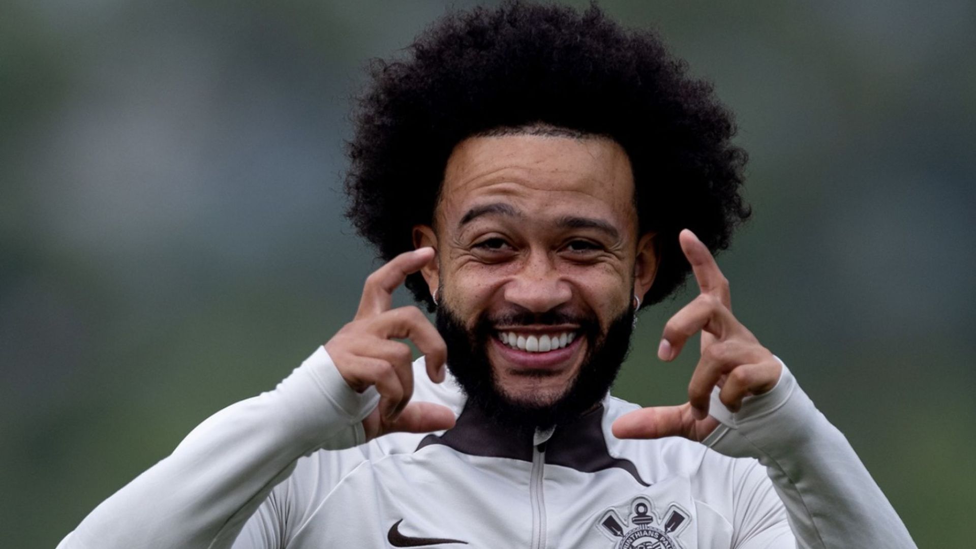 Memphis Depay aparece de visual novo nos treinamentos; veja - Sportbuzz