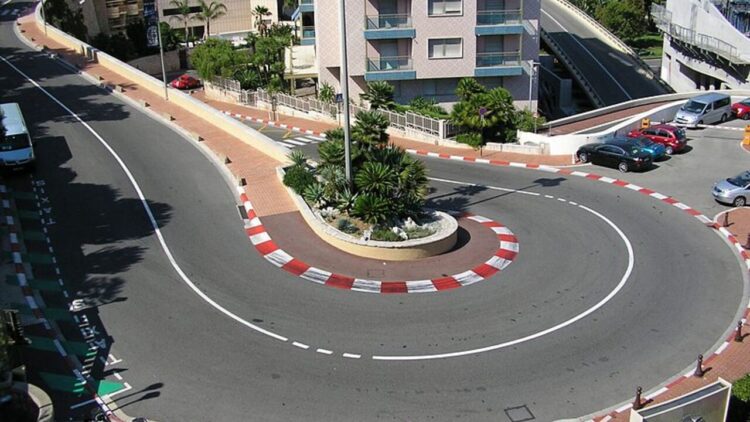 Esse é o motivo de Senna ser até hoje considerado o Rei de Mônaco ...