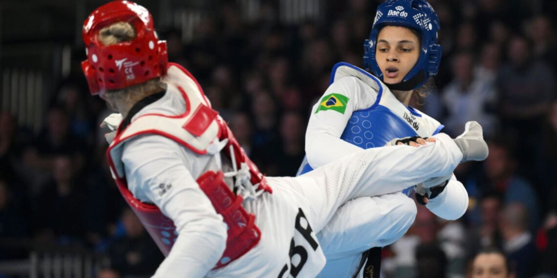 Maria Clara Pacheco faz história e é campeã mundial de taekwondo ...